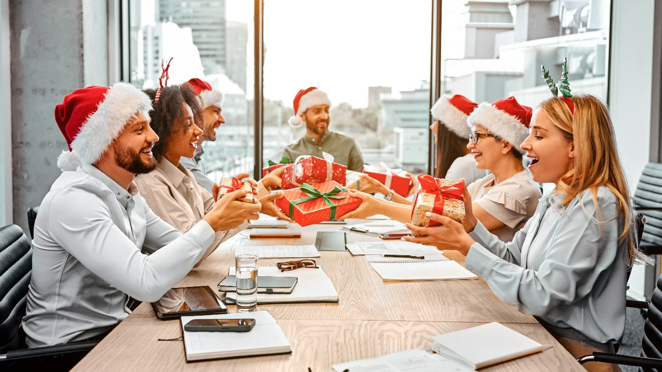Secret Santa si Alte Surprize de Craciun – HouseOfGifts.ro